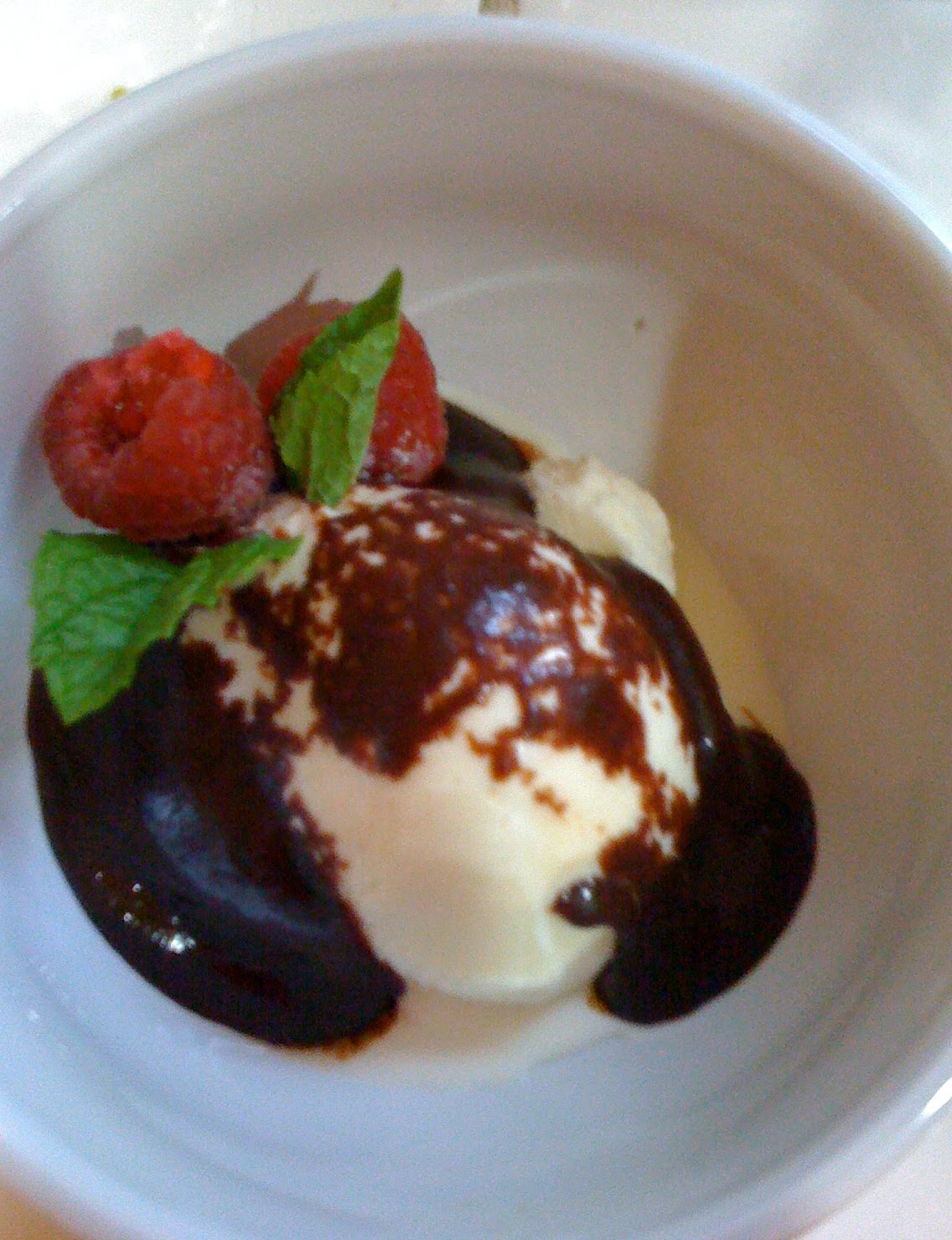 BeckandCall: Raspberry Chocolate Sundae