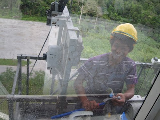 The Mukah: Kerja Pembersihan Cermin Luar Bangunan Menara Pehin Setia ...