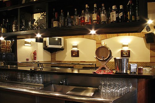 Alimentos y Bebidas: Bar