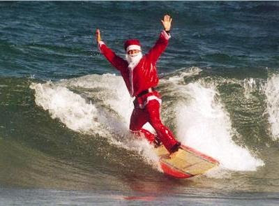 Go Surfing: O Papai Noel Entrega seus Presentes de Prancha. Feliz Natal!