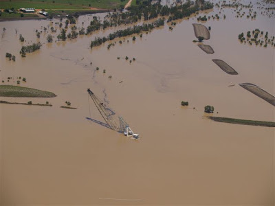 Mining Mayhem: Flooded dragline at Ensham