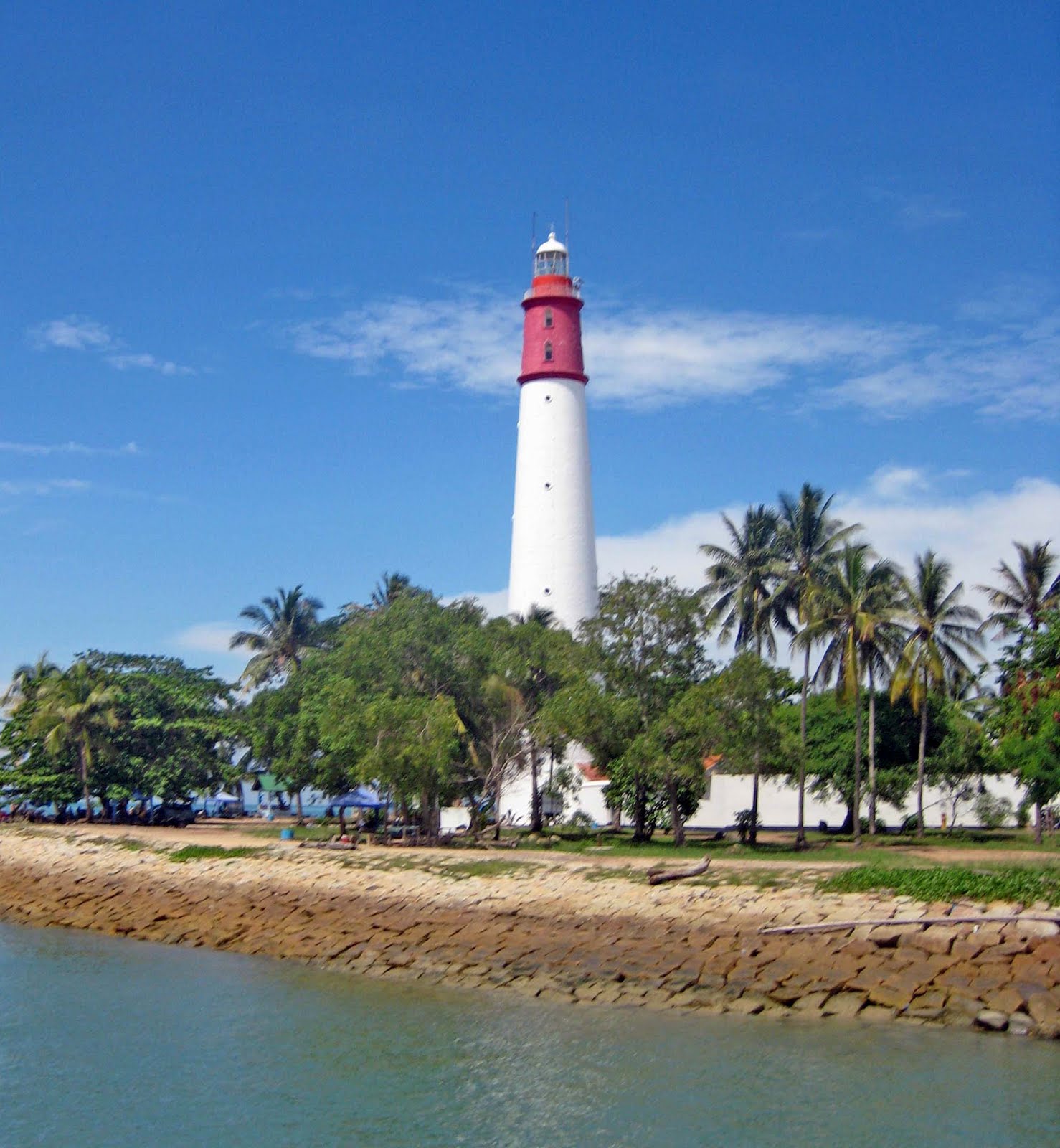 House of Expression: The Ancient Lighthouse (Mentok-Bangka Island)