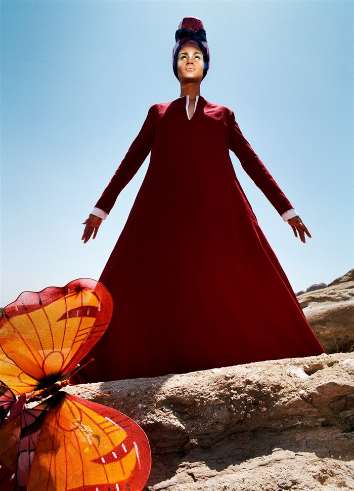 La Vie en Pose: New Fantasy by Steven Meisel