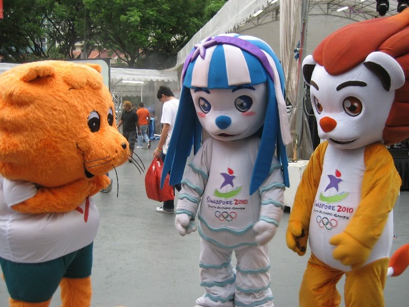 cindi1601: Mascot Parade 2010