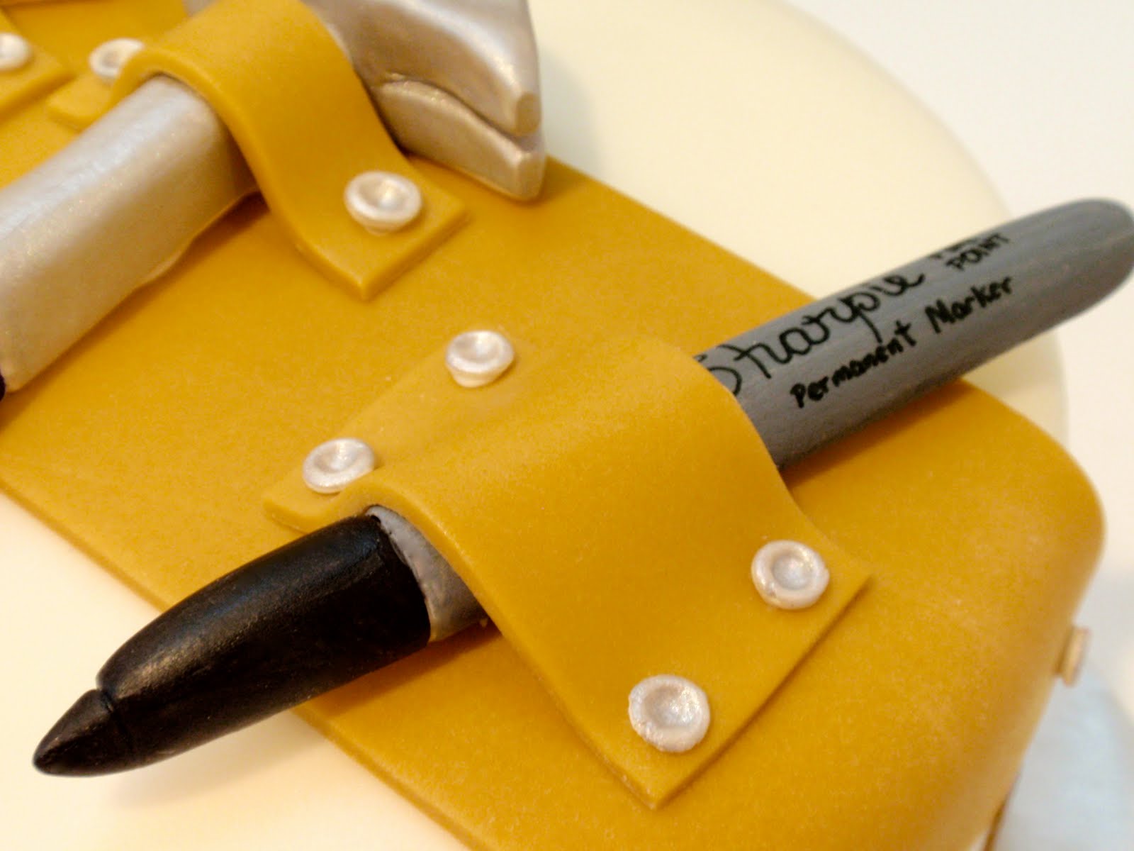 Cheeky Cakery: ...tool belt cake...