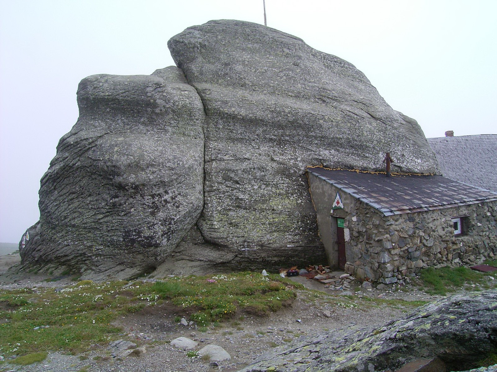 Romania Megalitica: Vârful Omu, Munții Bucegi. Enigmele unui complex ...