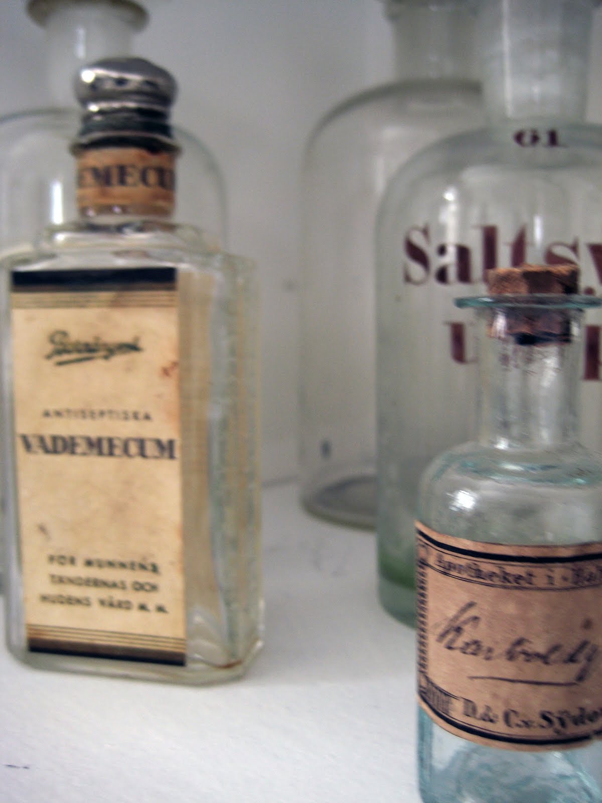 Vintage House: Ett skåp i badrummet