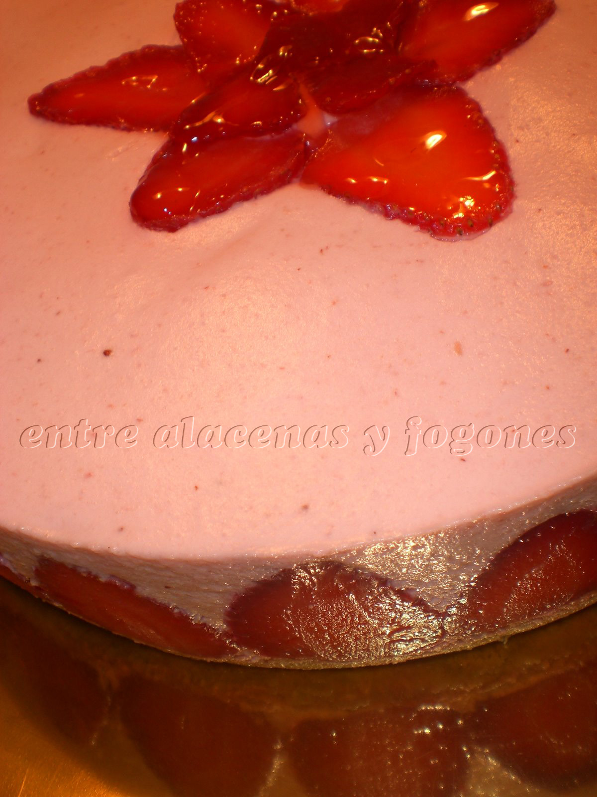 Entre alacenas y fogones...: Tarta mouse de fresa y nata