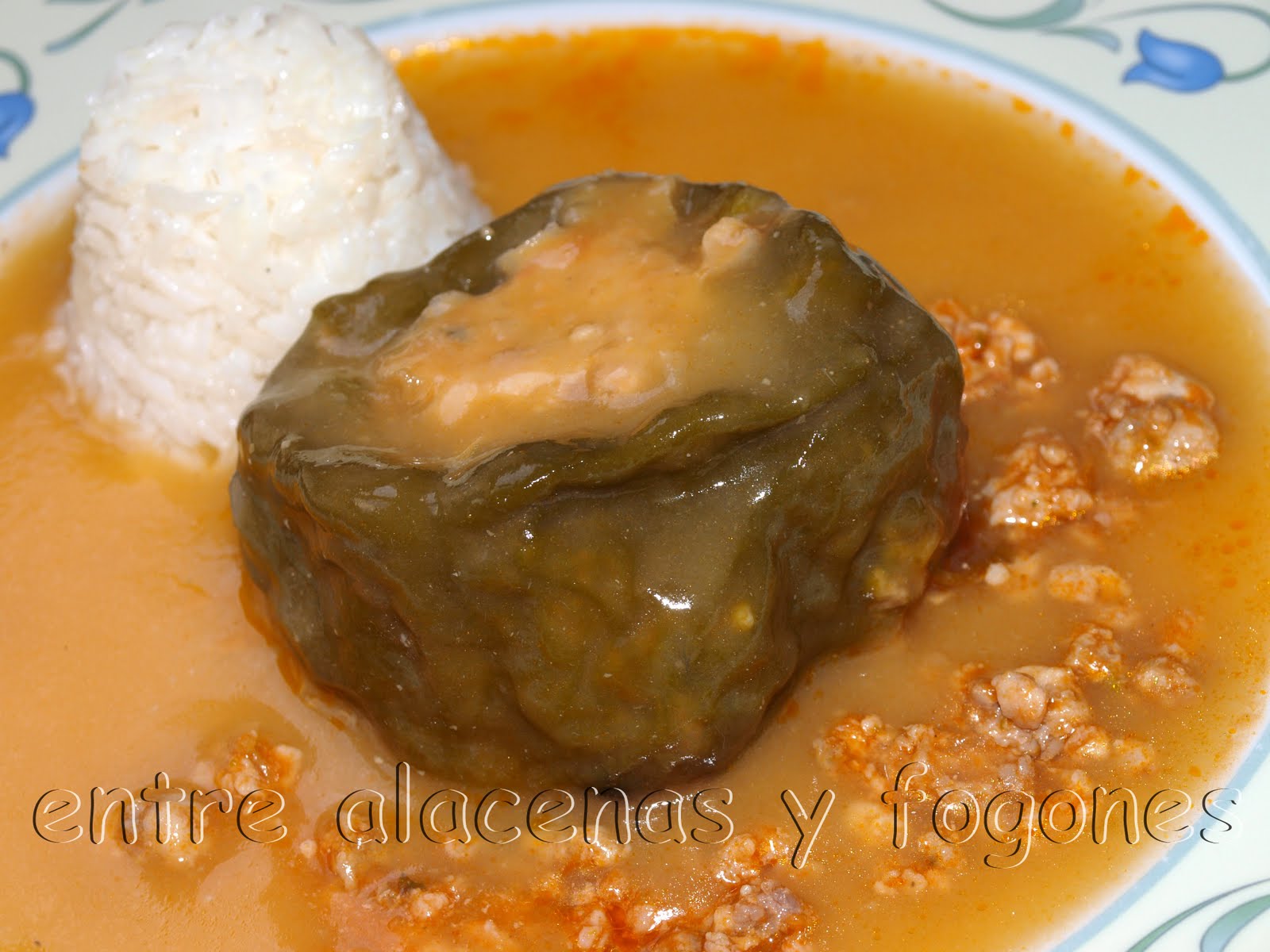 Entre alacenas y fogones...: Pimientos morrones rellenos de carne