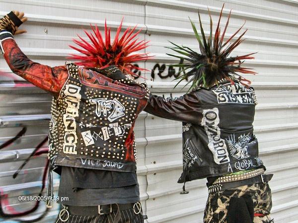 PuNkS n0t DeAd: punk origin