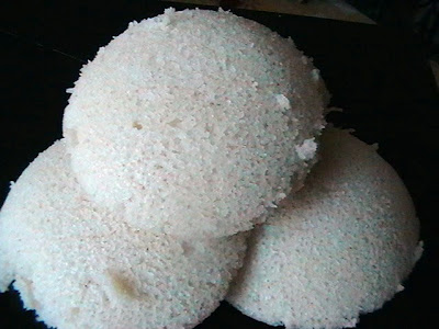 Poonam's Kitchen: Urad daal and semolina Idli ( Rulavaan Idli)