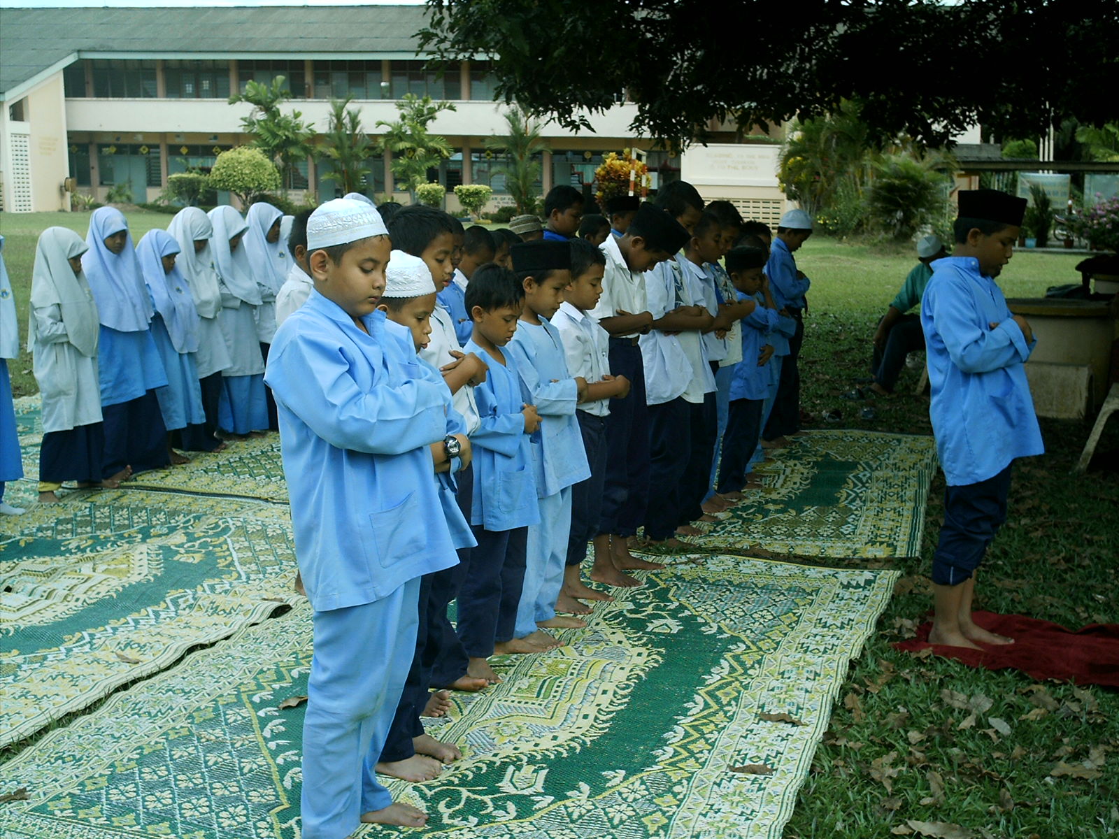 Islami wallpapers: gambar orang sholat,gambar gerakan sholat,sholat picture