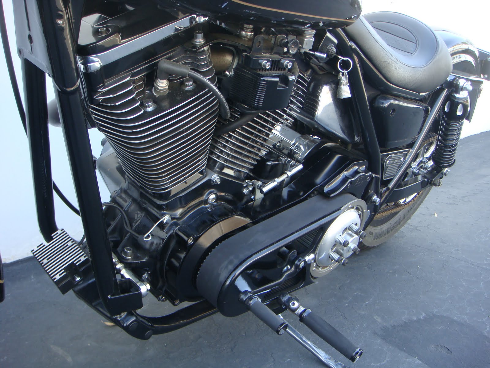 MOTOMO: Top Shelf Customs '90 FXR Rebuild