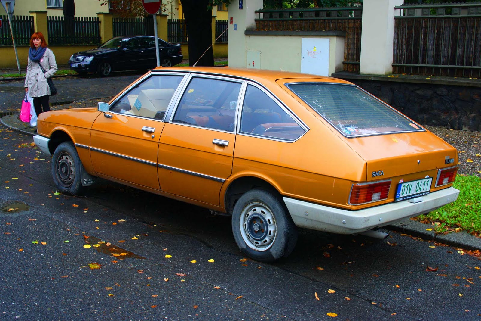 Vintage & Classic Car spotting in streets of London: 1977: Simca 1307 S