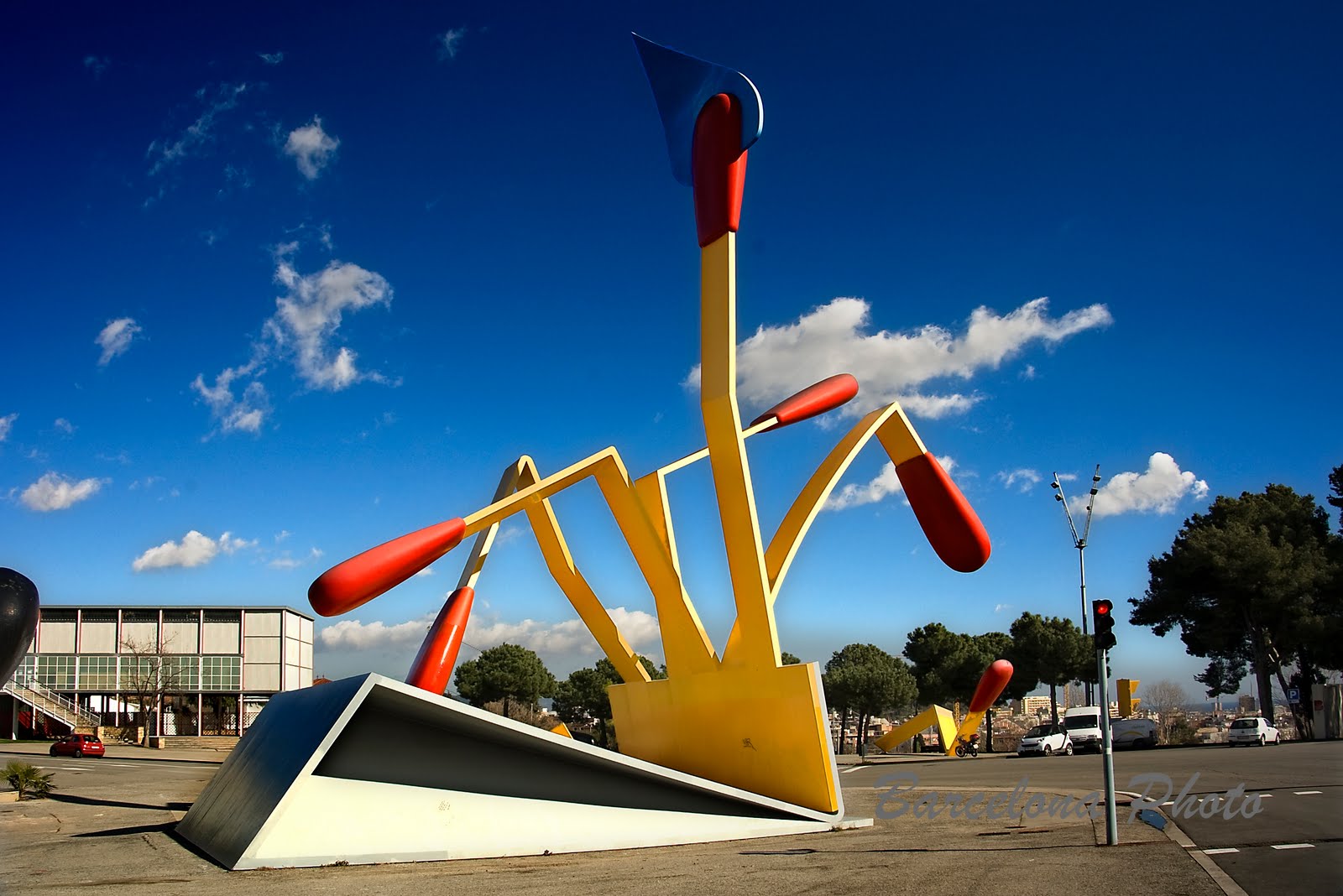 BARCELONA PHOTO: GIANTS MATCHES "MISTOS " SCULPTURE CLAES OLDENBURG LA ...