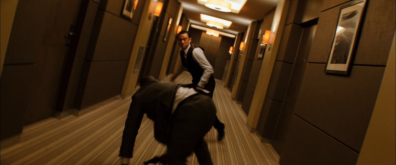 CHRISTOPHER NOLAN´S FANS: Inception: Escena del Pasillo (Explicada!)