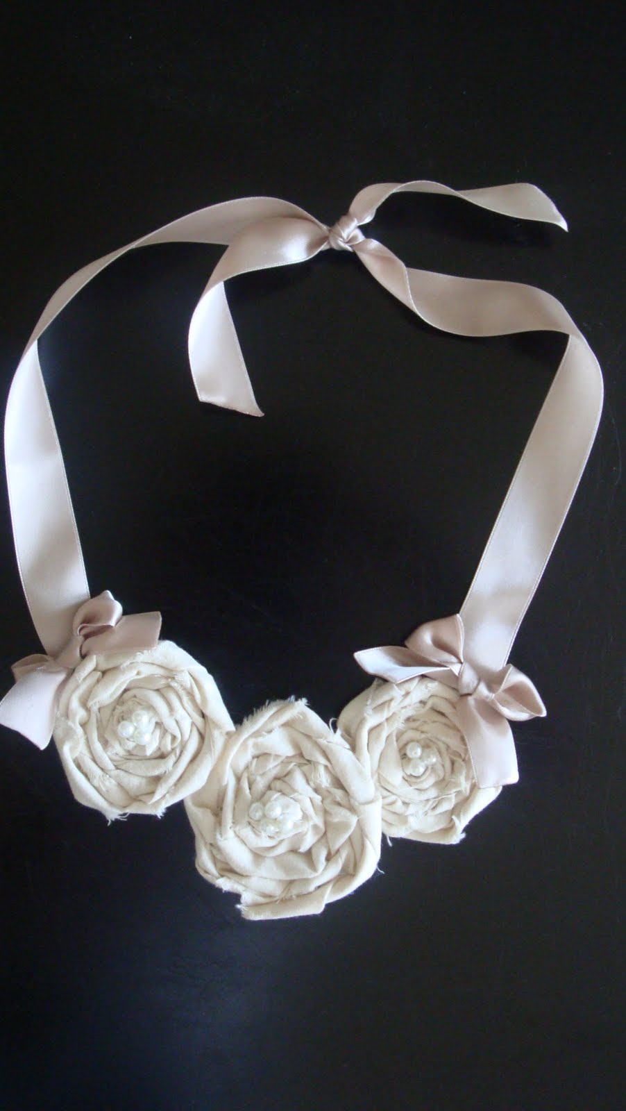 OMH: Rosette Bib Necklace Tutorial