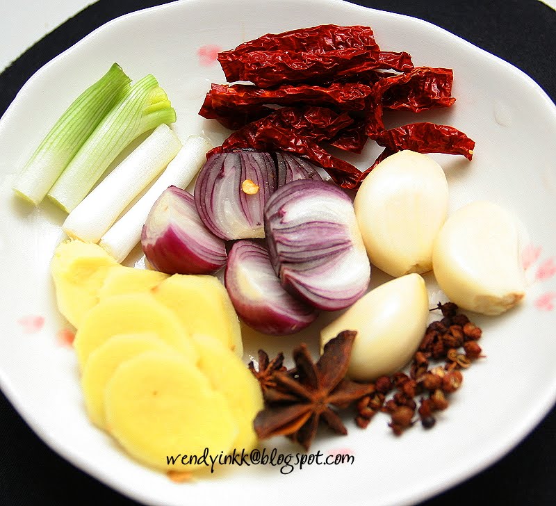 Table for 2.... or more: Fragrant Spicy Pork Belly 香辣猪腩