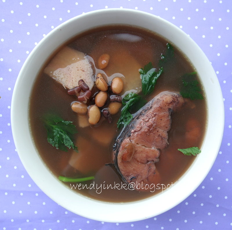 Table for 2.... or more: Arrowroot and Snakehead Soup 粉葛生鱼汤