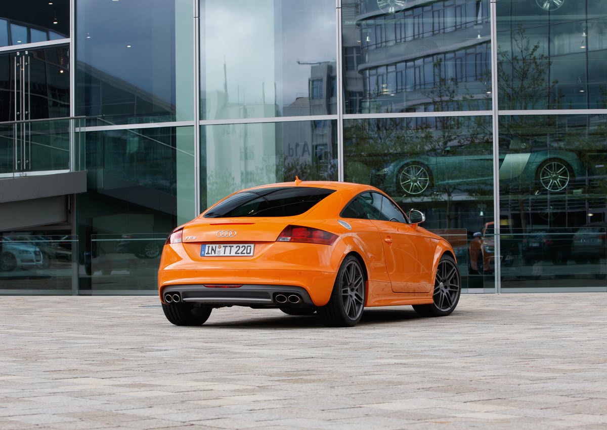 Audi TTS shows off facelift in Glutorange | quattroholic.com