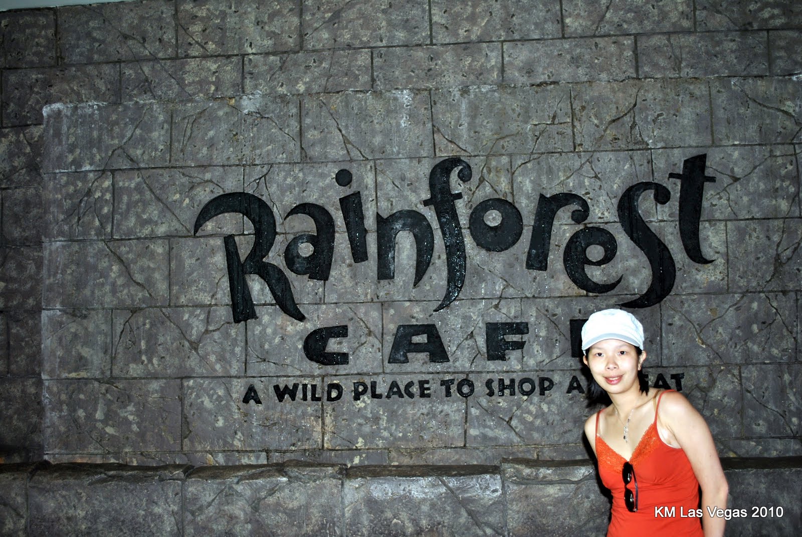 Treasured MOM-ents: It's a Jungle inside... Rainforest Cafe