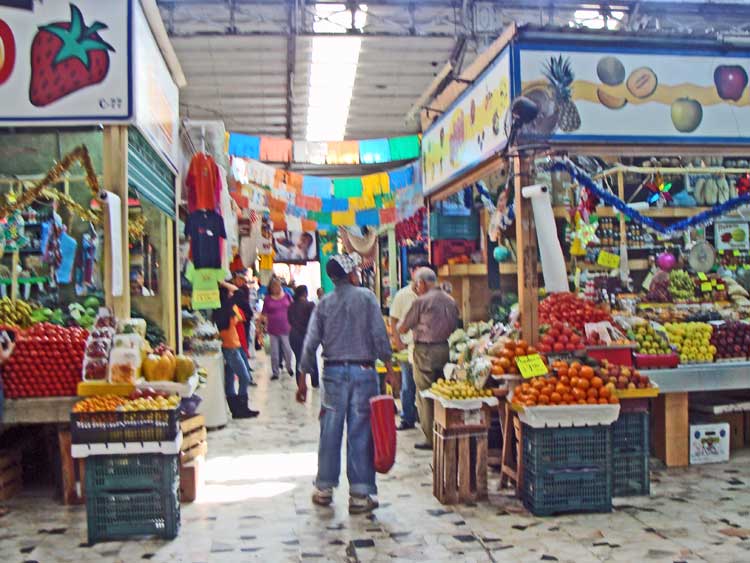 Exploring Mexico in our Motorhome: Shopping in the old district of Mazatlan