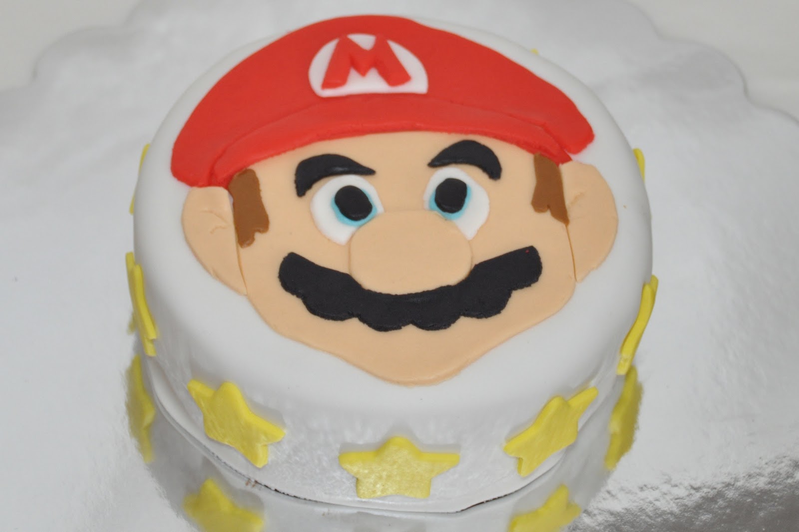 Fondant Etc.: Mario Cake (and how to make mario's face)