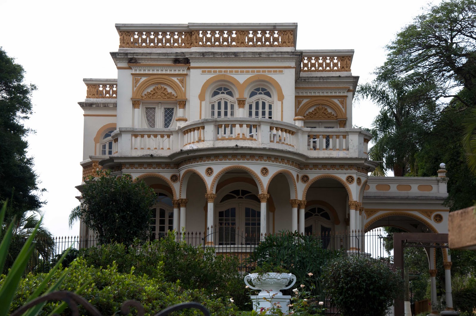 Casas do Batel: Família Rebello