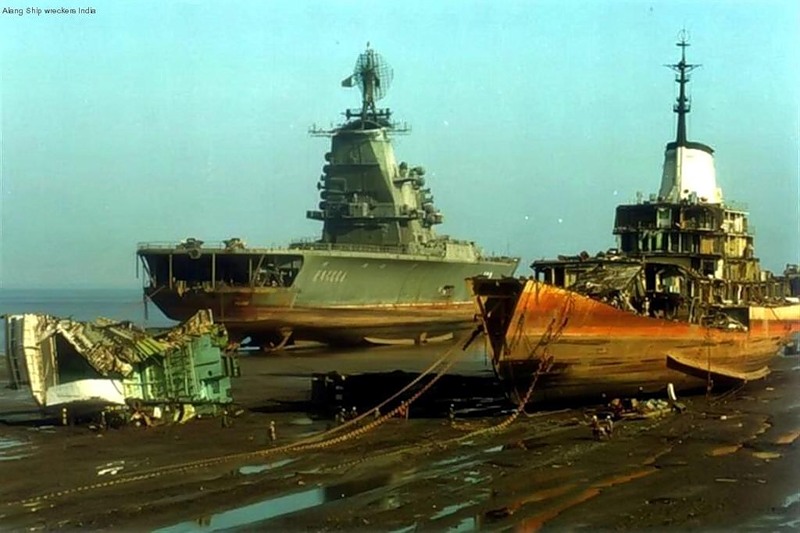 Russian Navy Blog: Photos of the day: Alang shipbreakers, India