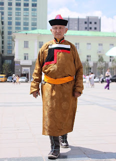 Mongolian national clothing: Mongols in DEEL (Дээлтэй Монгол)