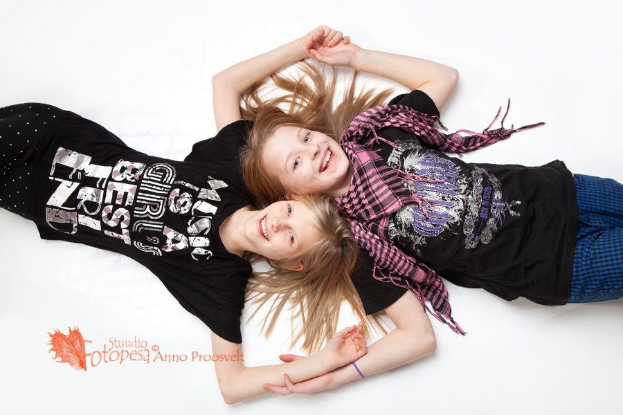 Tüdrukud fotostuudios-fotograaf Anno Proosvelt - Fotostuudio Fotopesa
