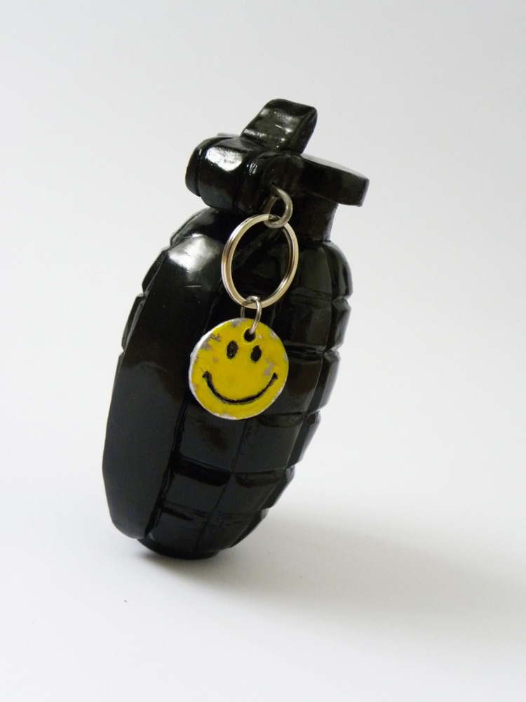 pkDemon Creations: Battlefield Bad Company Smiley Grenade