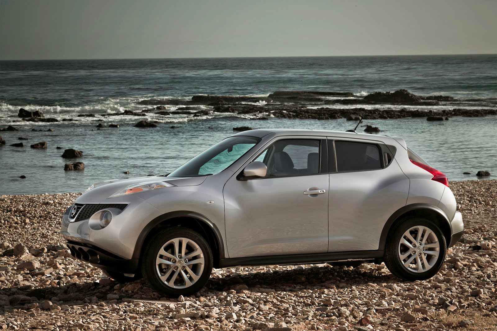 Palm Springs Automobilist: 2011 nissan juke: the serious toy car