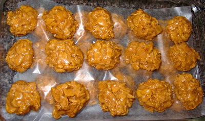 paigeandbrooke: HOW TO MAKE CORN FLAKE CLUSTERS