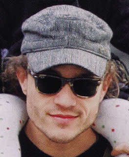 BOMBASTIC RAY BAN: RayBan POSE