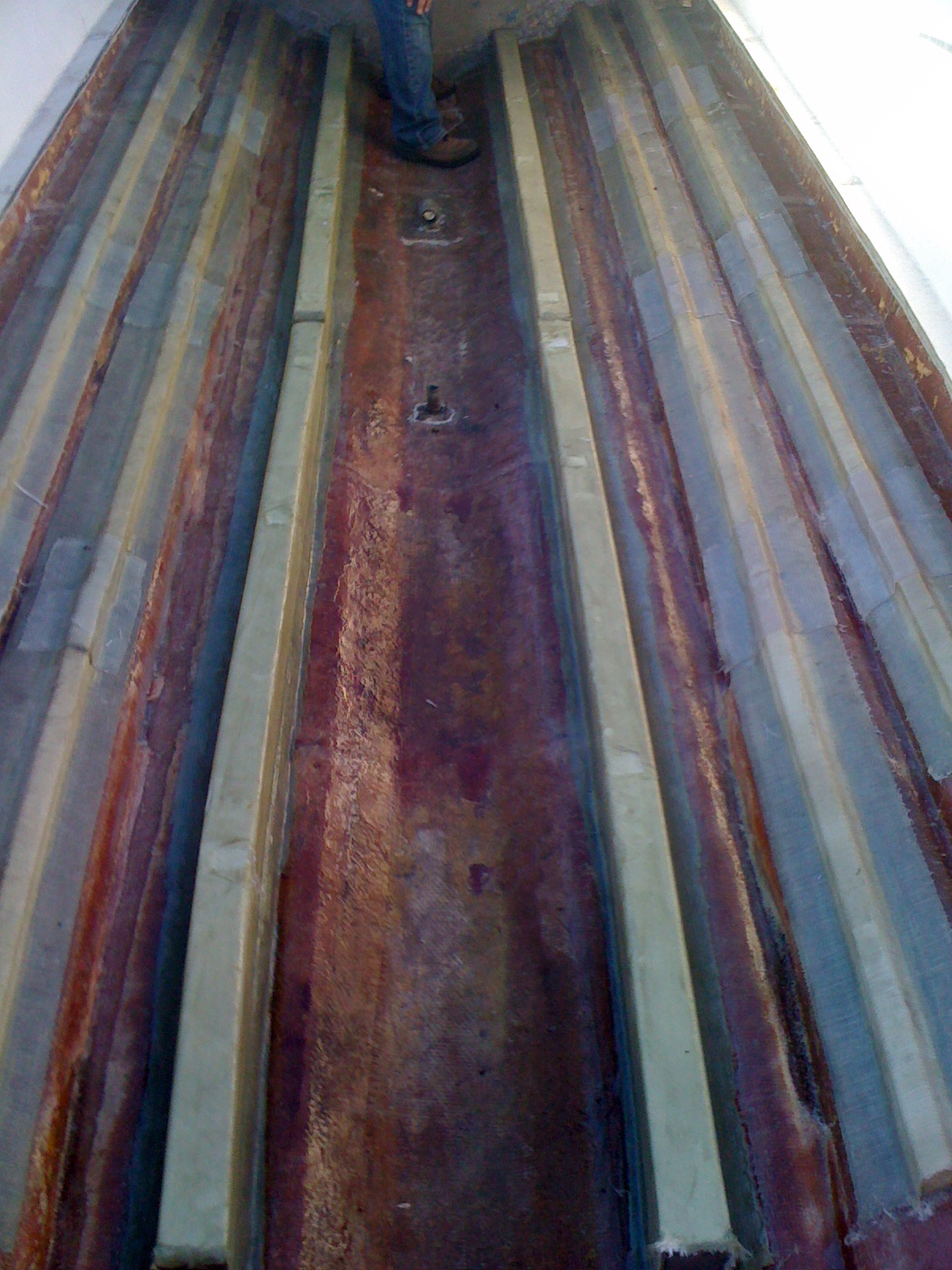 1981 23' Fish Nautique Restoration: Inboard stringers done.....