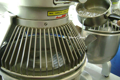 Suspiro, Dominican Frosting or Meringue | Mari's Cakes (English)