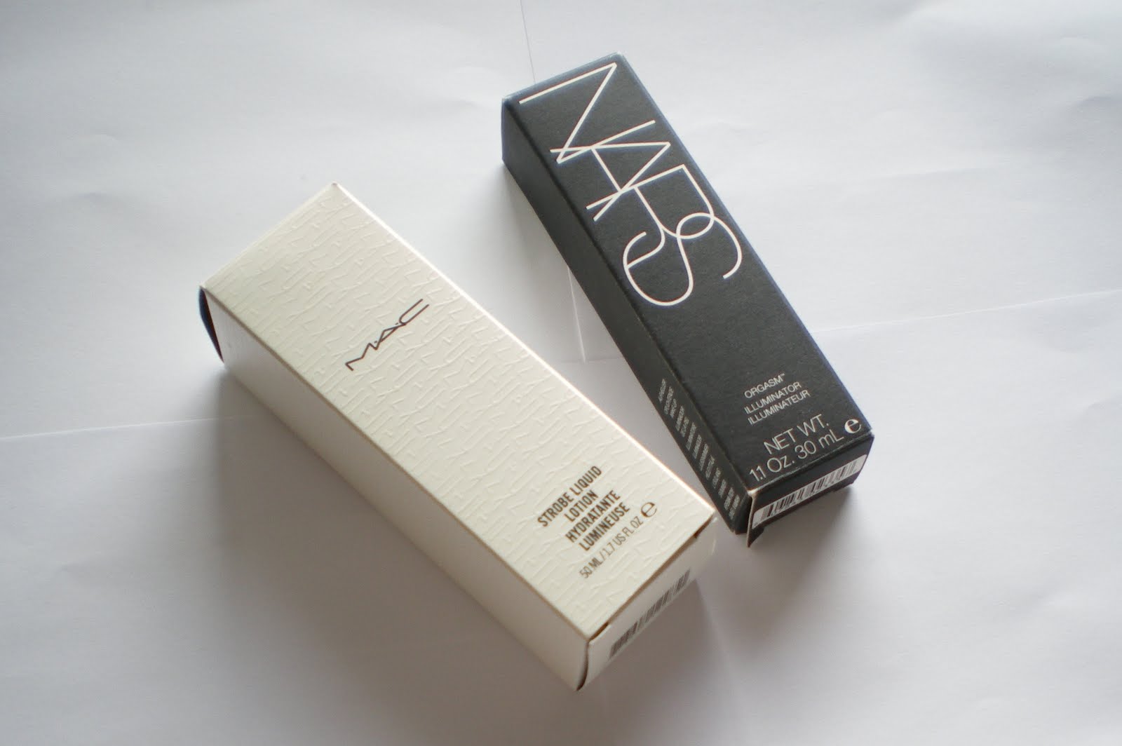 All things Beautee: NARS Orgasm Illuminator Vs MAC Strobe Liquid