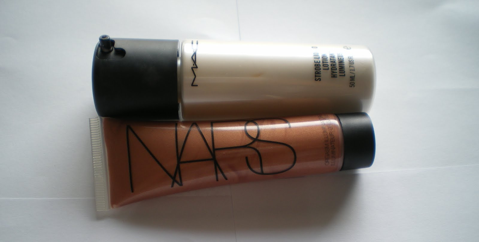 All things Beautee: NARS Orgasm Illuminator Vs MAC Strobe Liquid