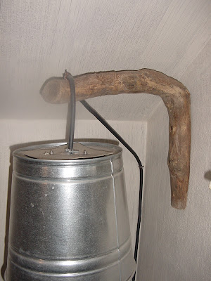 ~ Nicole's bloggin' madness ~: My bucket lamp...