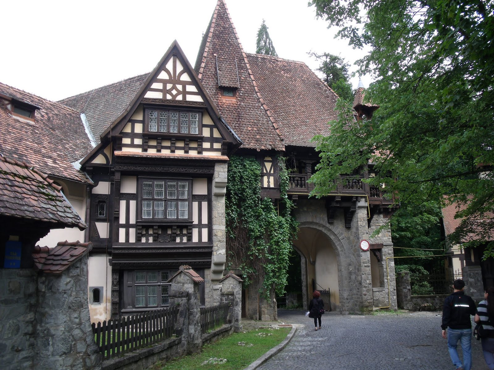 Viajar y contar Blog de viajes de Concha Pelayo: Castillo de Peles en ...