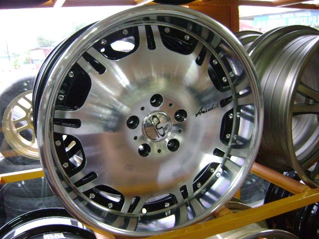 REV MOTORSPORT: RIMS 18 for luxury car like CAMRY/ACCORD/BMW or CEFIRO.
