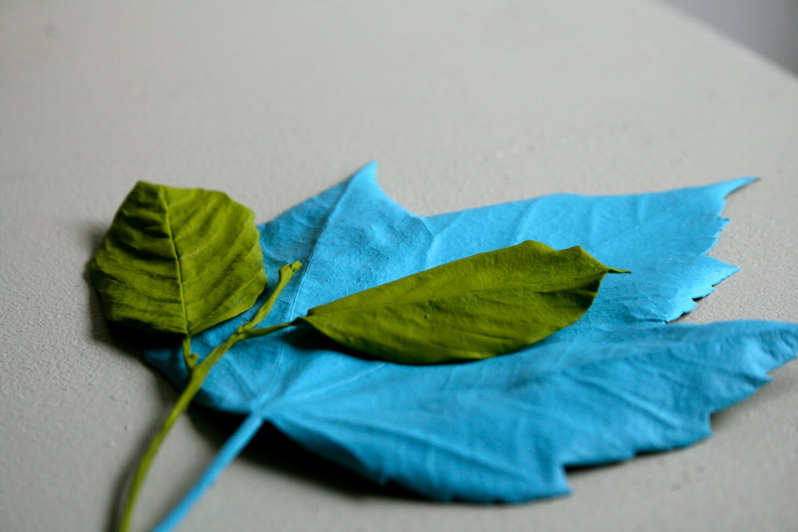 red bird crafts: painted leaves