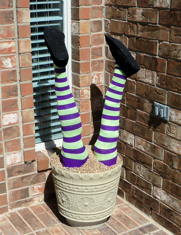 How to Make a Buried Witch Topiary | Nicki Woo - the Home Guru