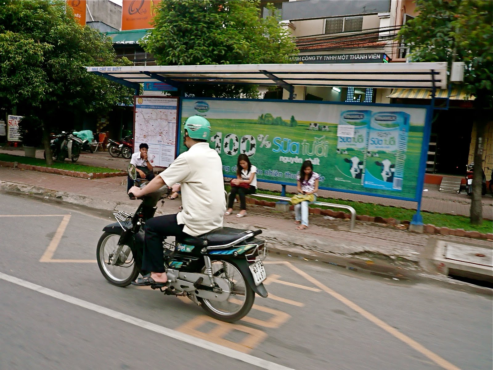 saigon today: Checking out the bus stop girls