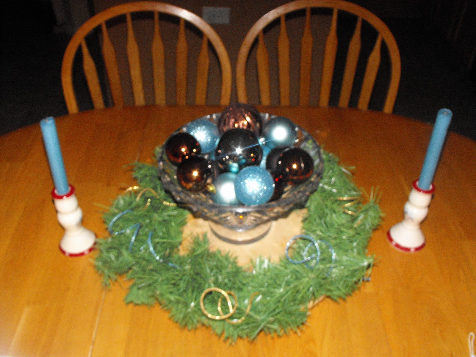 Abundant Chaos, Abundant Blessings: Inside of the house decorated - Check!