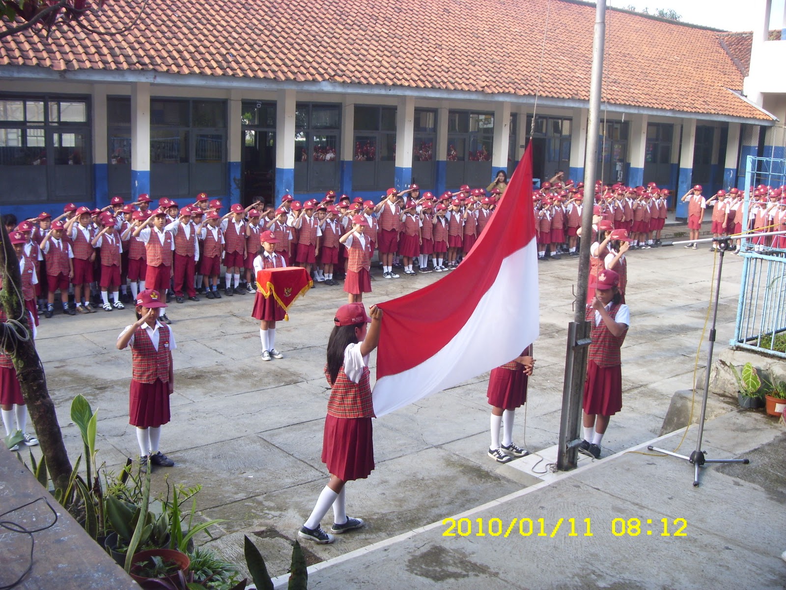 Upacara Bendera ~ SD Pertiwi