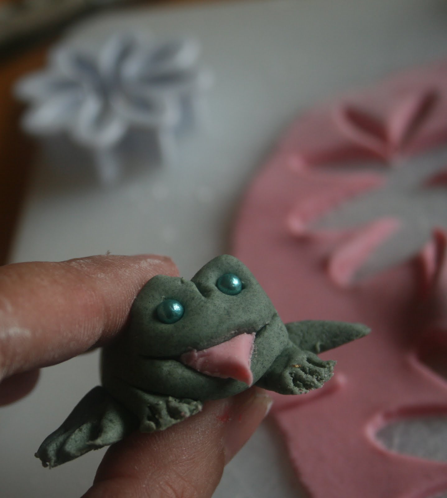 Fondant Frog and Lily Flowers and Leaves step by step