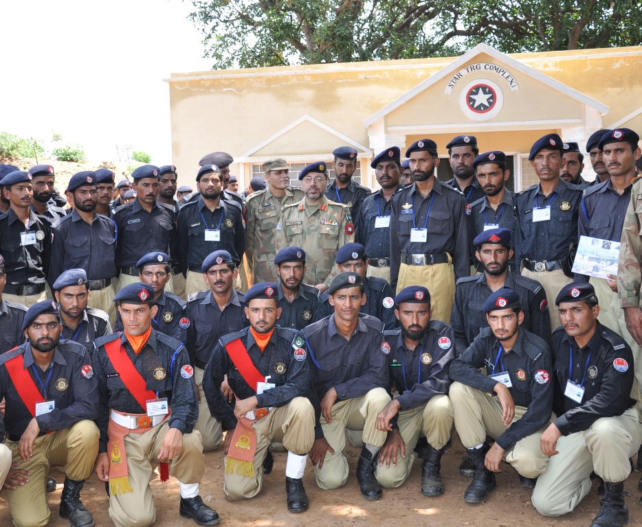 AMAZING: BRAVE PAKISTANI POLICE