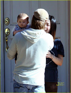 Lyly Ford Blog: Josh Holloway and his baby daughter on LA